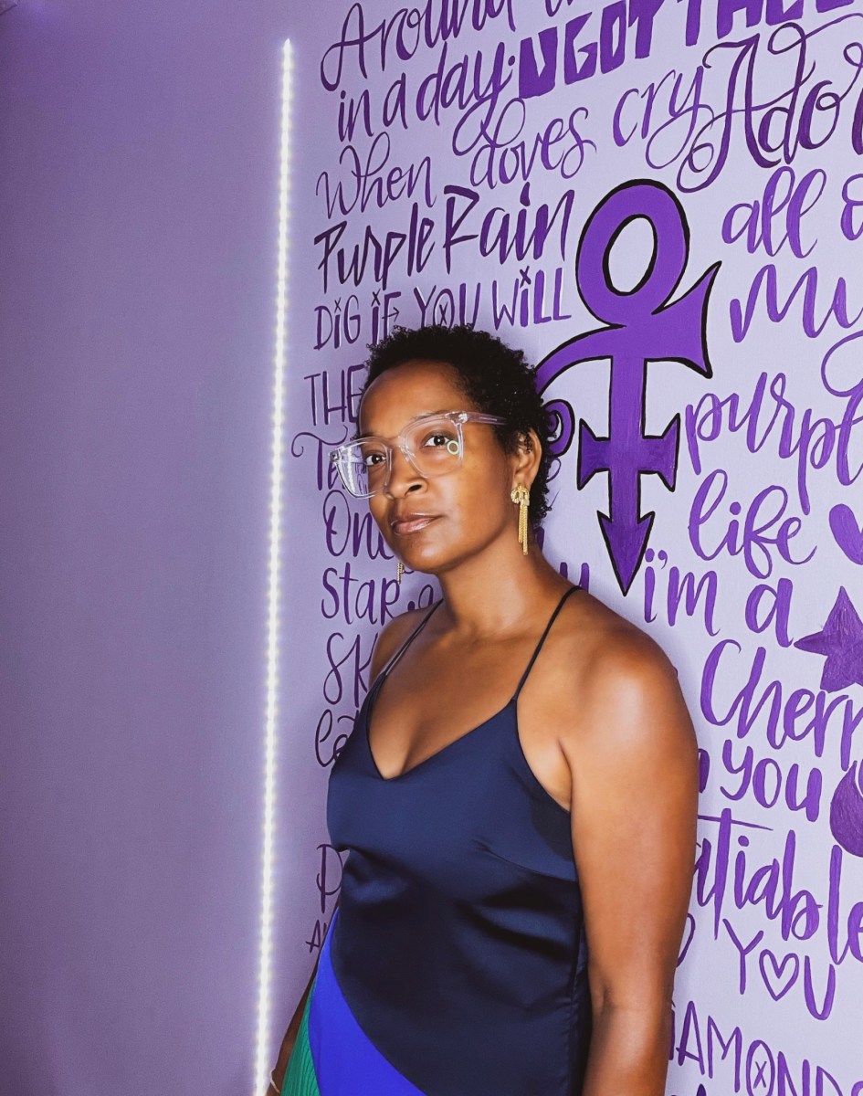 Smile! AList Selfie Experience Opens In Downtown Toledo – Shana Was Here